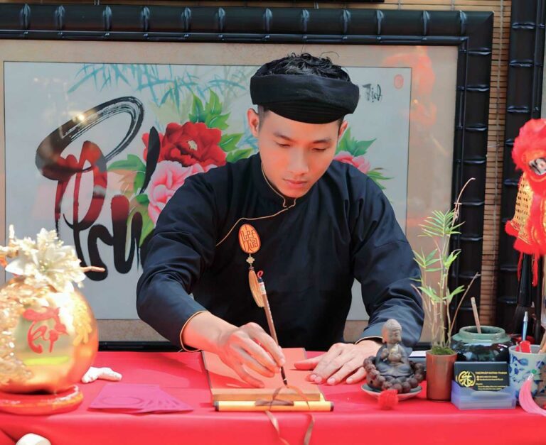 Giá thuê ông đồ viết thư pháp Tp.HCM - Tranh Thư Pháp - Quà Tặng Lưu ...