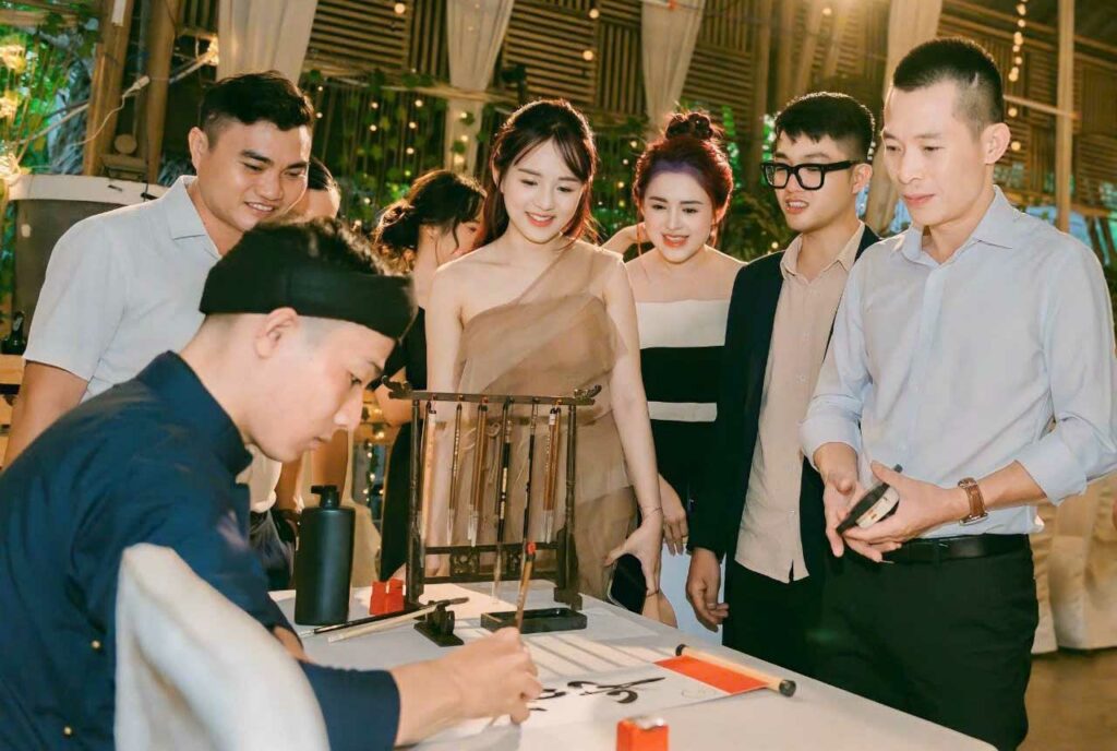 Giá thuê ông đồ viết thư pháp Tp.HCM - Tranh Thư Pháp - Quà Tặng Lưu ...